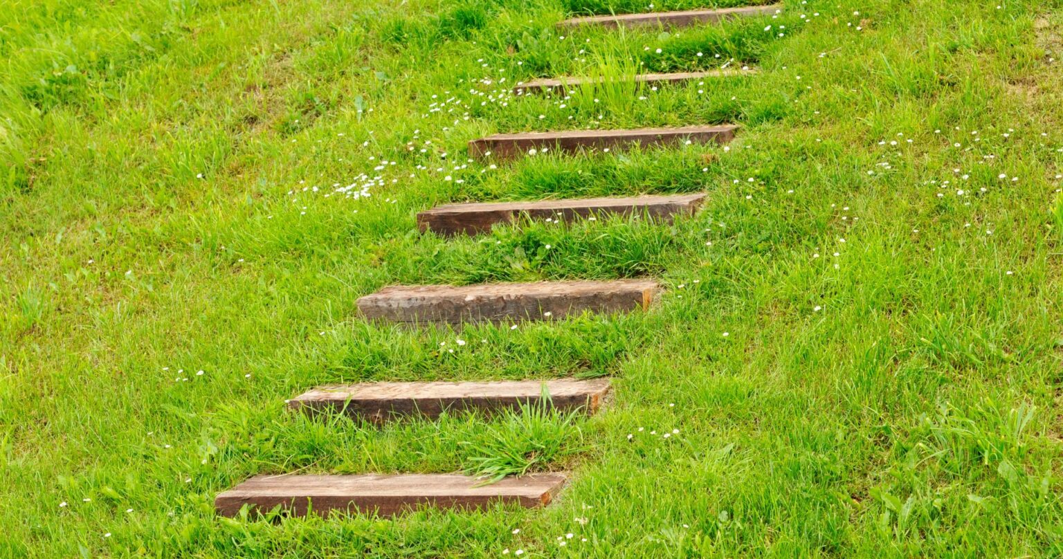 Comment faire un escalier dans un jardin sur un terrain en pente ...